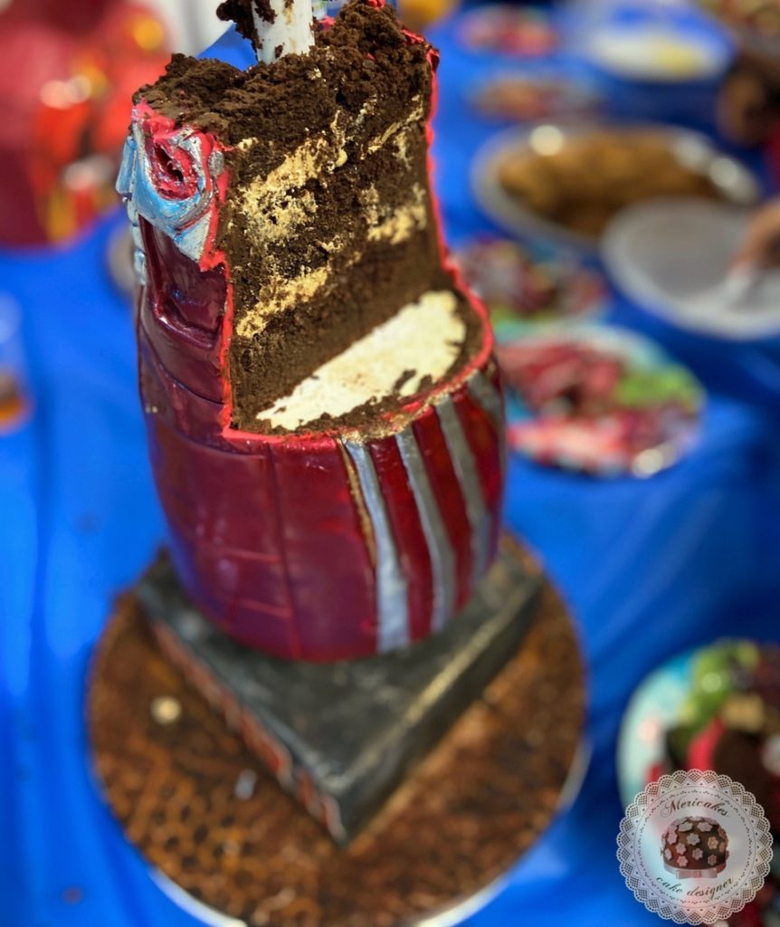 Nano gauntlet cake, Iron man cake, Tarta guantelete, chocolate ...