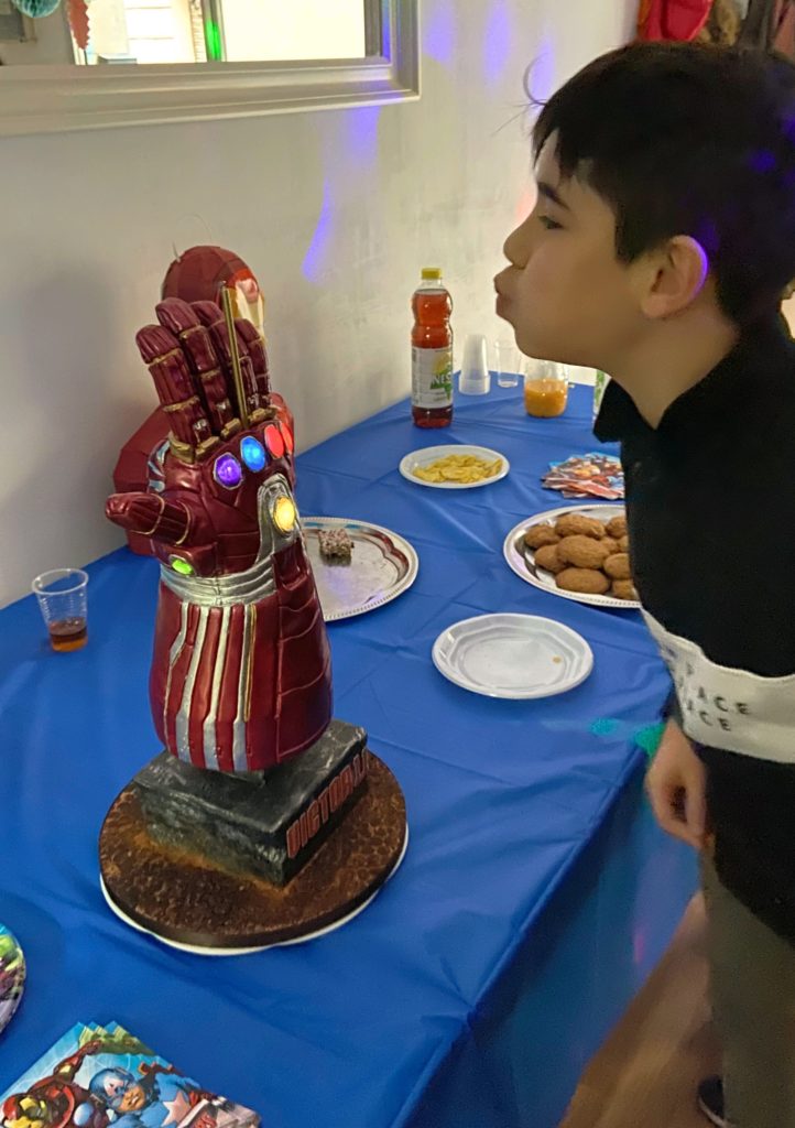 Nano Gauntlet Cake - Tarta Guantelete de Iron Man