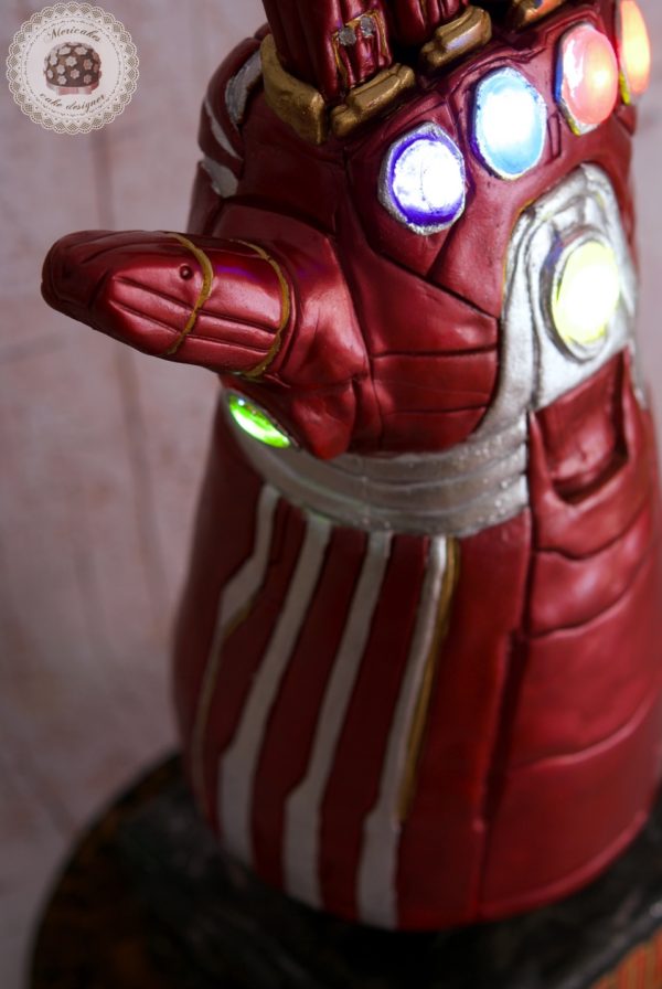 Nano Gauntlet Cake - Tarta Guantelete de Iron Man
