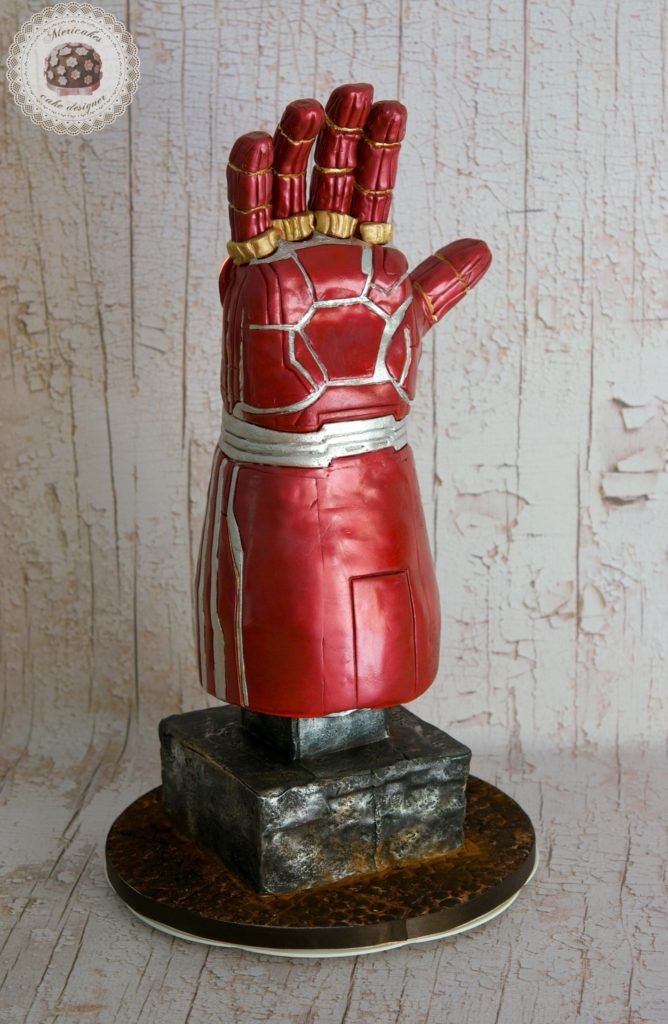 Nano Gauntlet Cake - Tarta Guantelete de Iron Man
