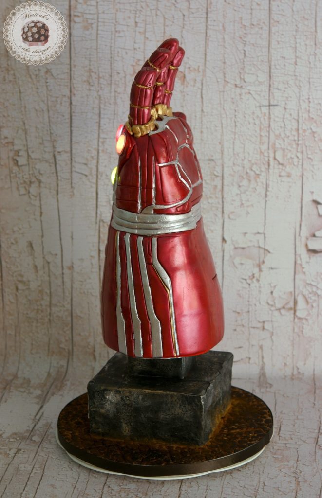 Nano gauntlet cake, Iron man cake, Tarta guantelete, chocolate ...