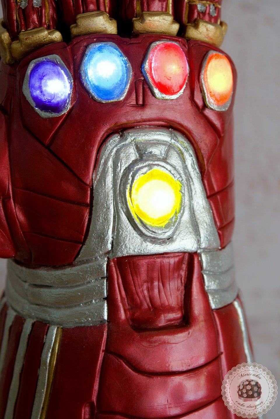 Nano Gauntlet Cake - Tarta Guantelete de Iron Man